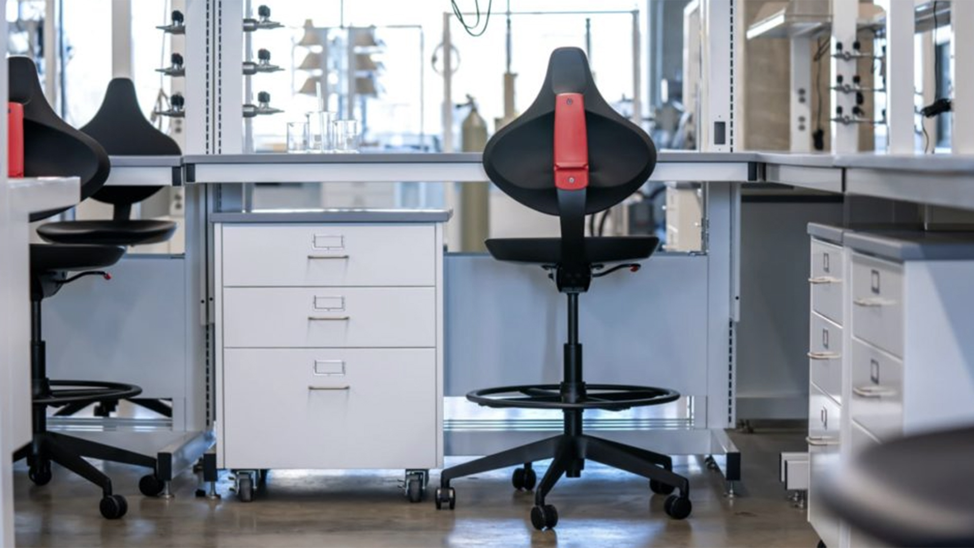 Frameless Flex-Back Lab Chairs – ISO 4 Cleanroom Certified
