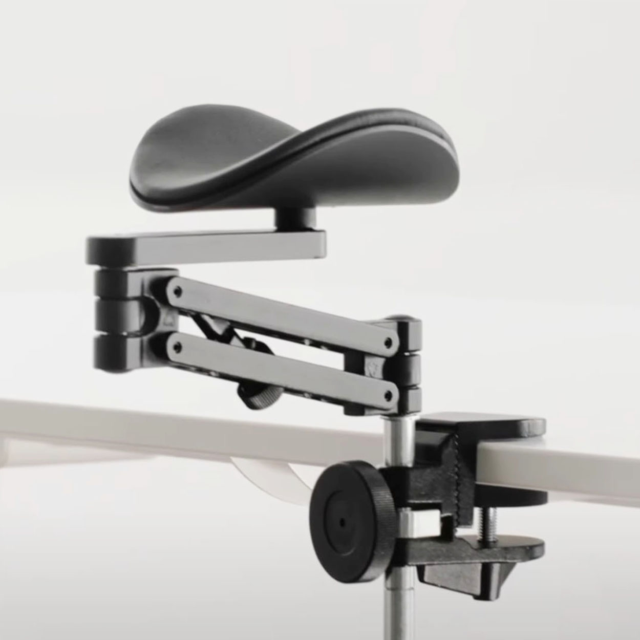 Laboratory Ergonomic Solutions | Pacific Ergonomics